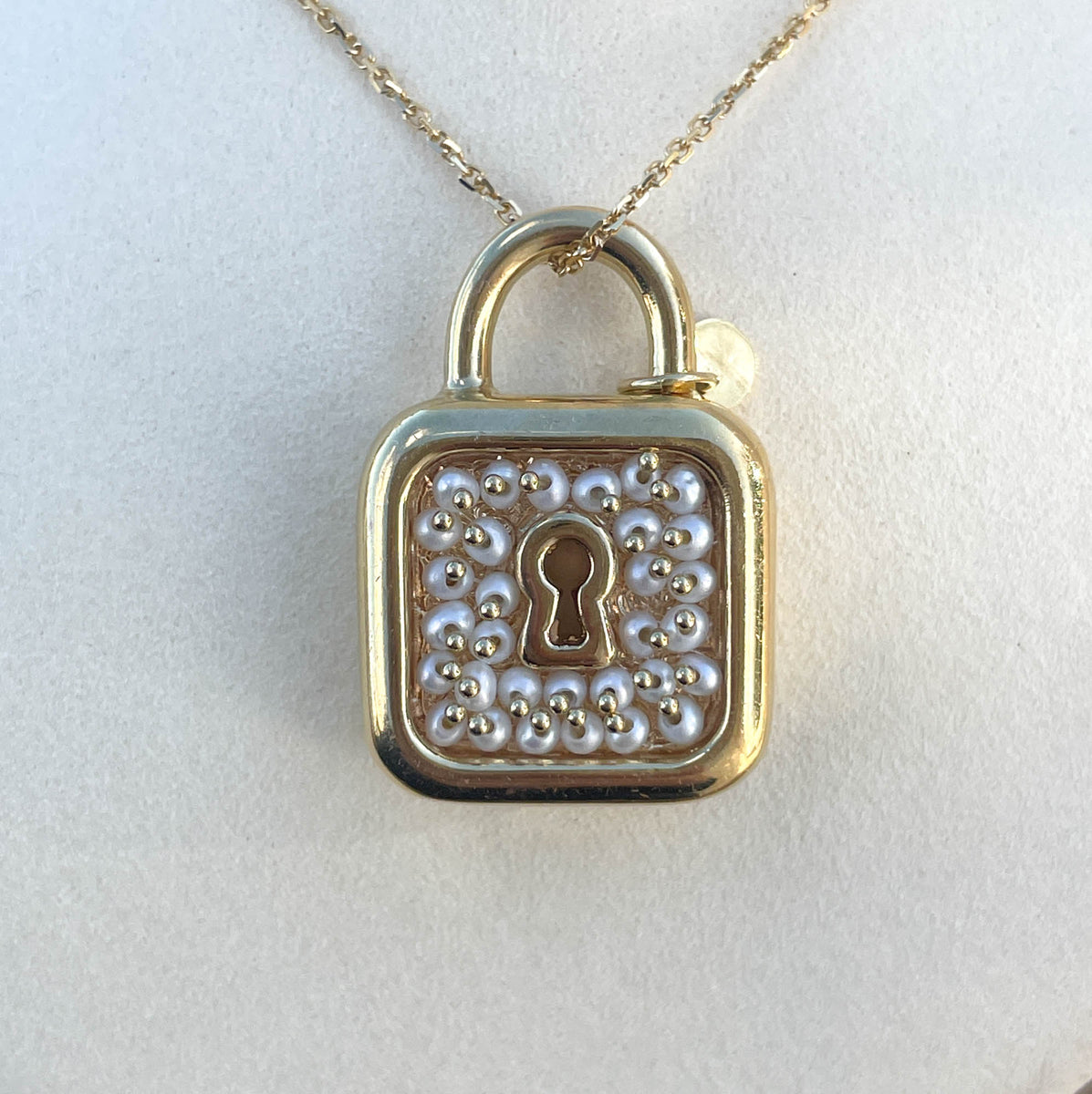 JAY FEDER 14K YELLOW GOLD PEARL LOCK NECKLACE – Jay Feder Jewelers